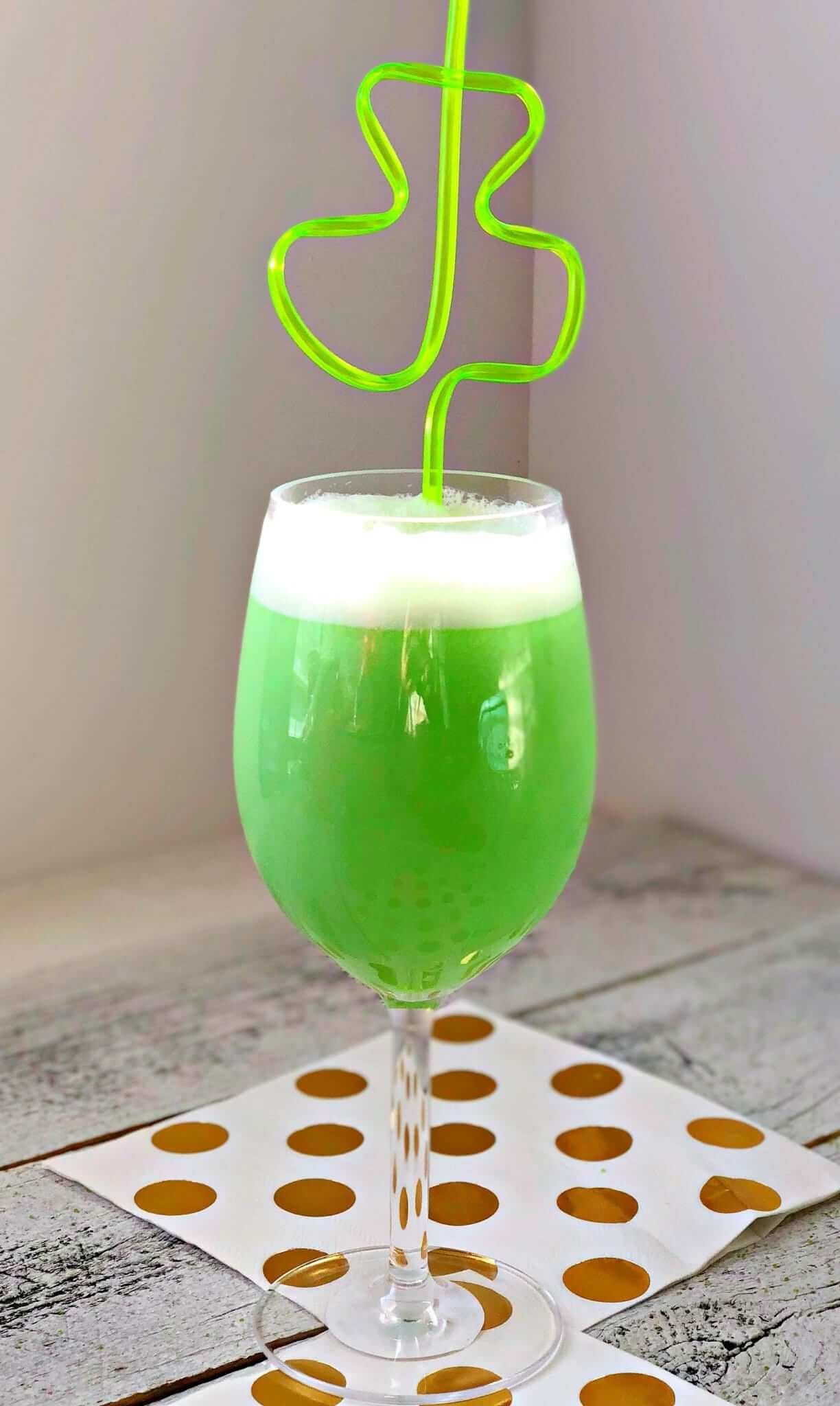 Fun Kid Friendly St Patty Drinks - Lou Lou Girls